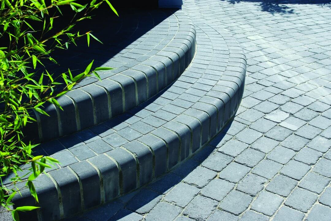 Steps & Raised Kerbs | Garden | Hertfordshire Driveways