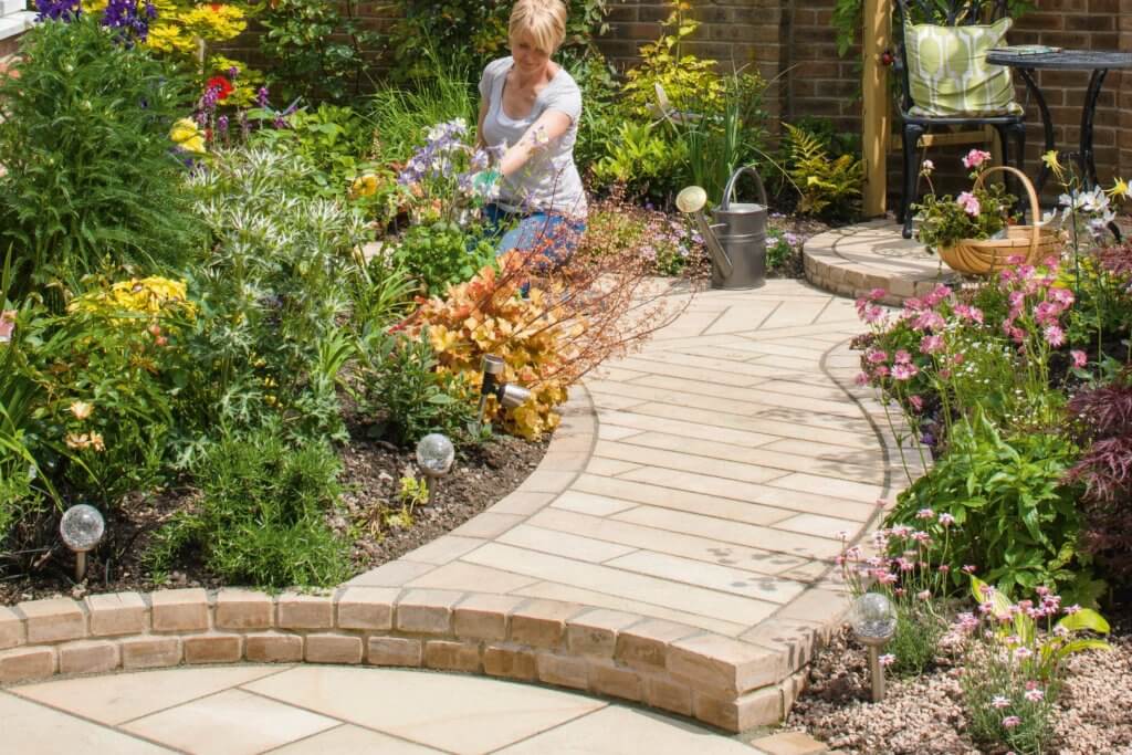 Garden Path Builders & Installers | Hertfordshire Driveways